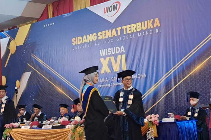 UIGM Palembang Mewisuda 379 Sarjana Baru - Koransumsel.com